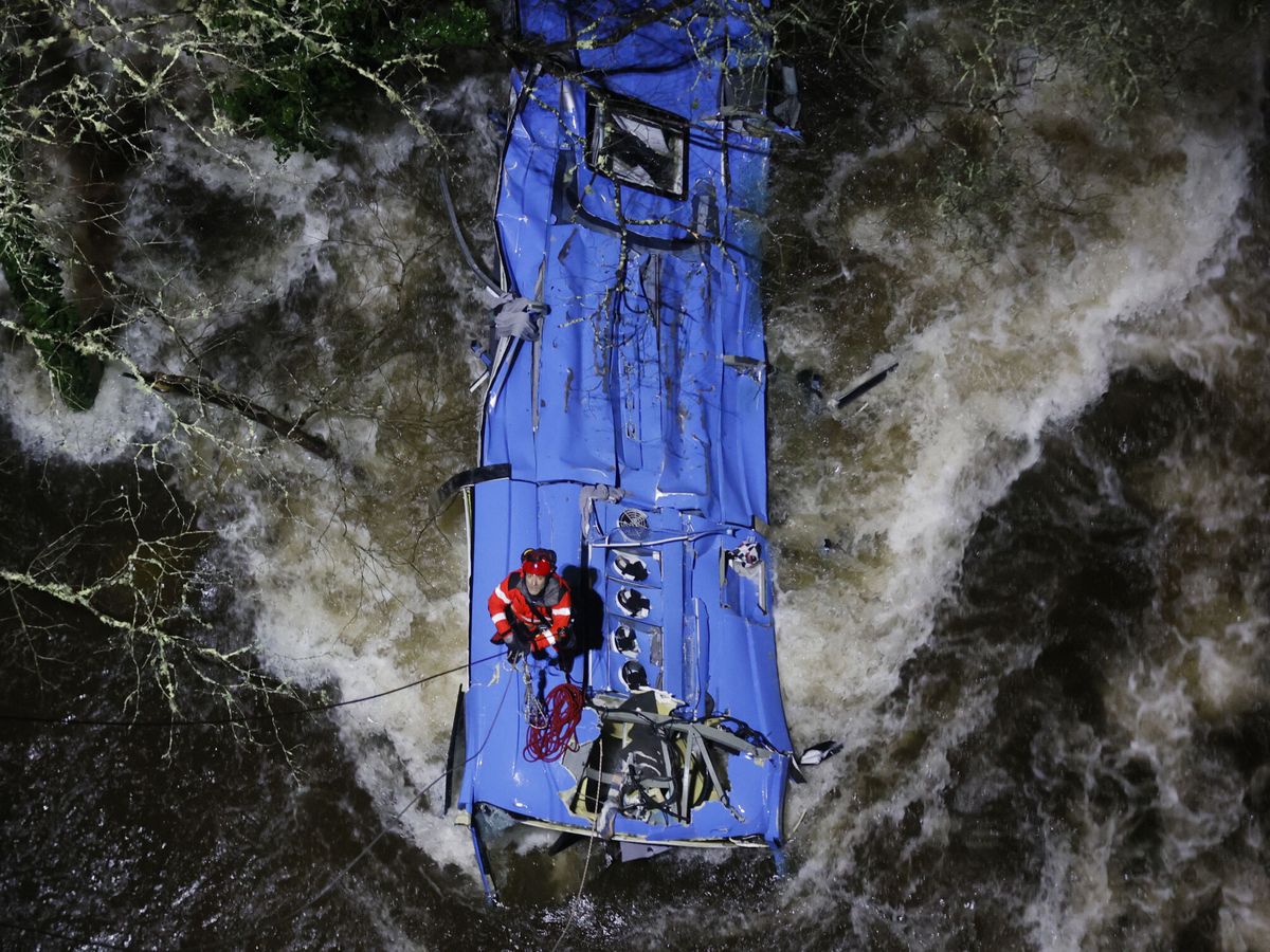 Seven Die After Bus Falls Into River In Galicia - The Stork