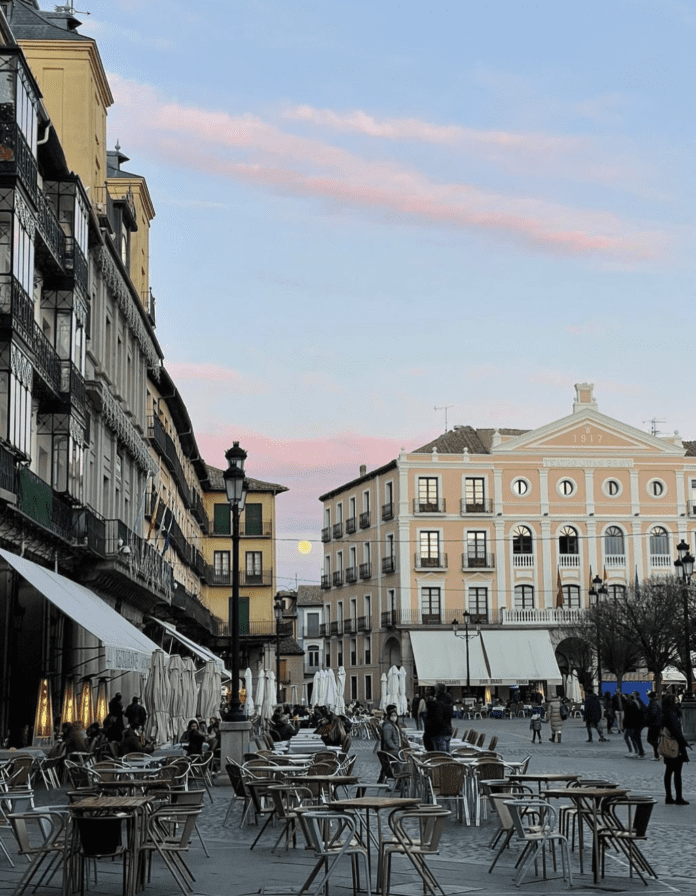 Welcome First Year Students: a Guide to IE Segovia | The Stork